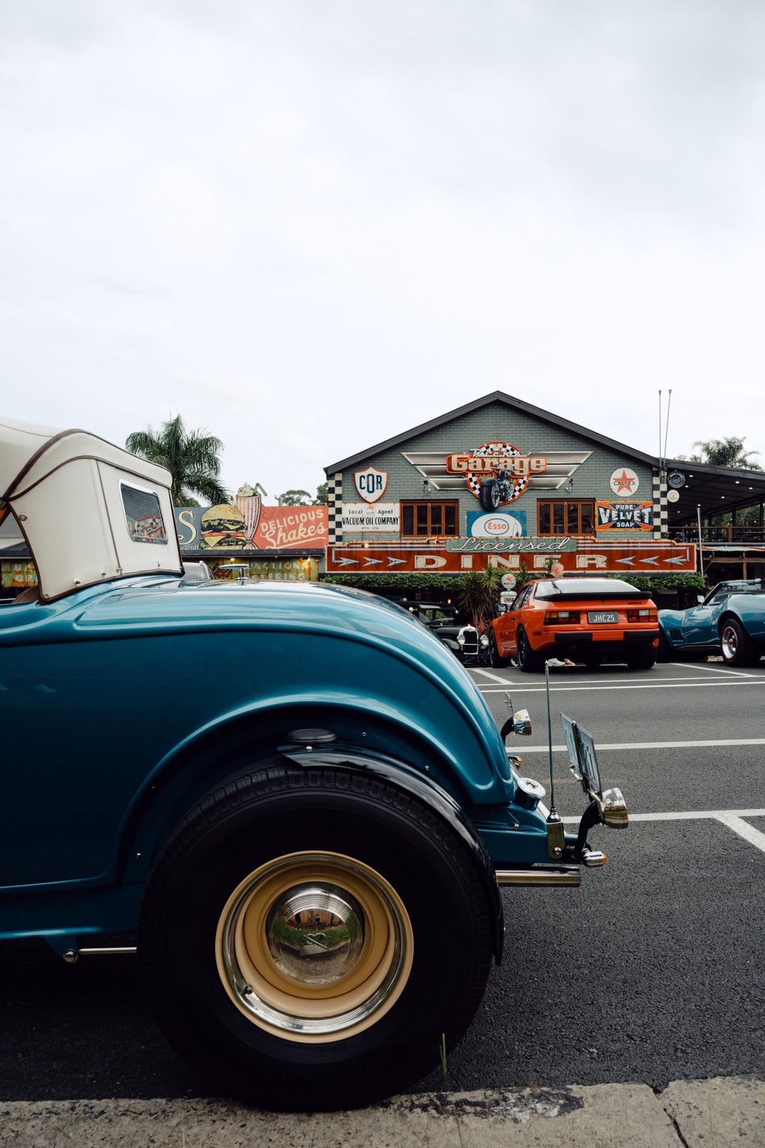 BOOK YOUR TABLE AT RICKS GARAGE – Ricks Garage Palmwoods